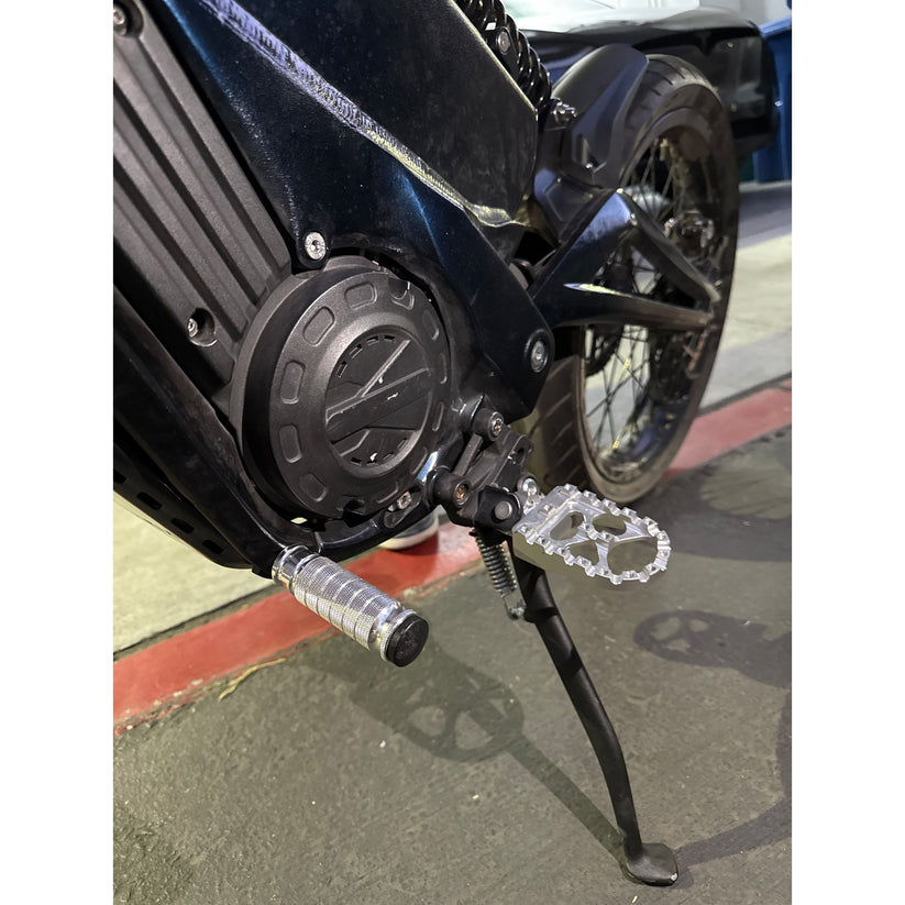 FOOT LOCK | Howling Moto